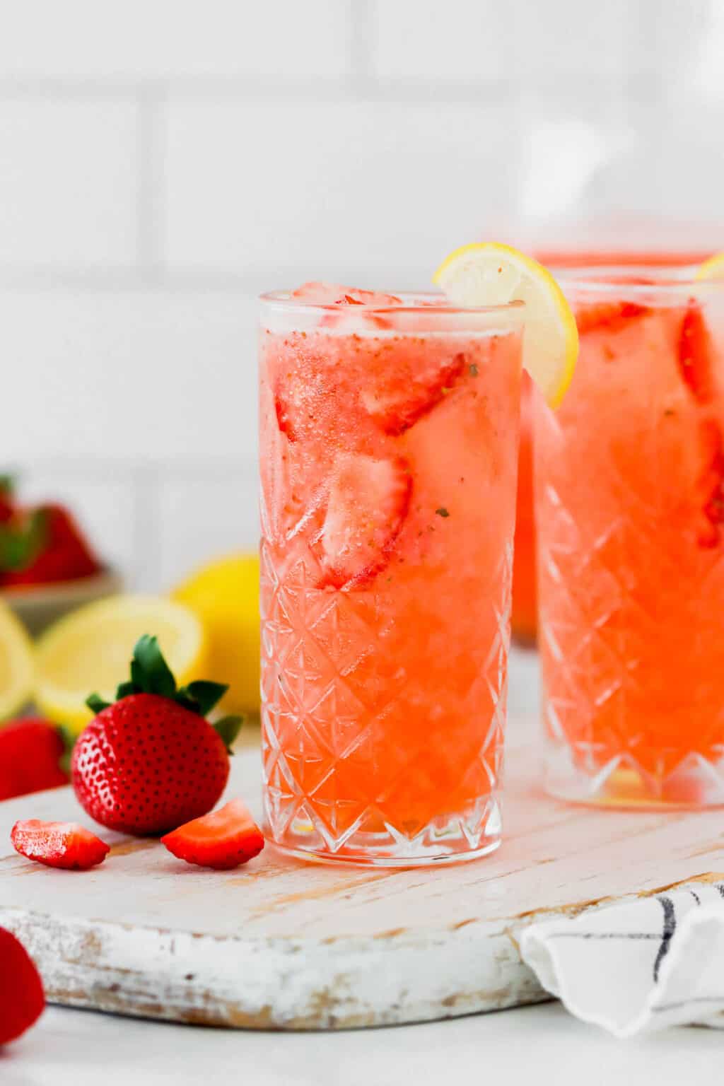 Homemade Strawberry Lemonade l a farmgirl's dabbles