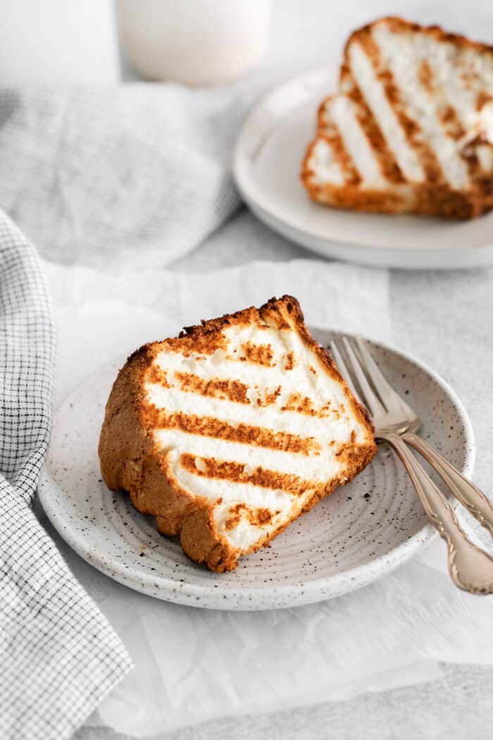Easy Grilled Angel Food Cake l A Farmgirl's Dabbles