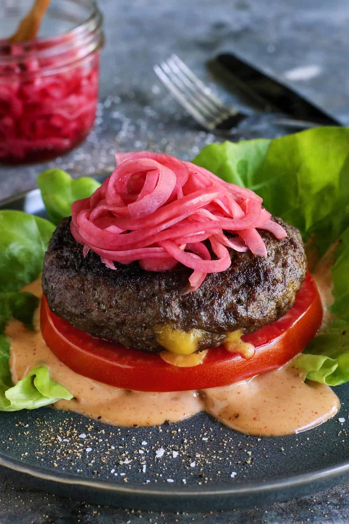 Juicy Lucy Burgers (Cheese Stuffed Burgers) l A Farmgirl's Dabbles