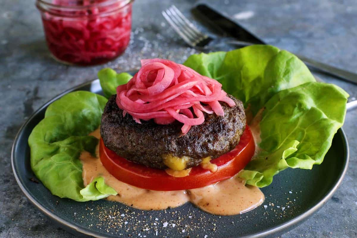 Juicy Lucy Burgers (Cheese Stuffed Burgers) l A Farmgirl's Dabbles