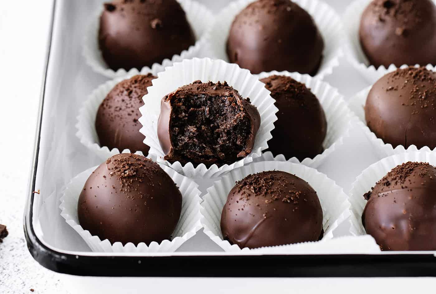 4 Ingredient Oreo Truffle Balls l A Farmgirl's Dabbles