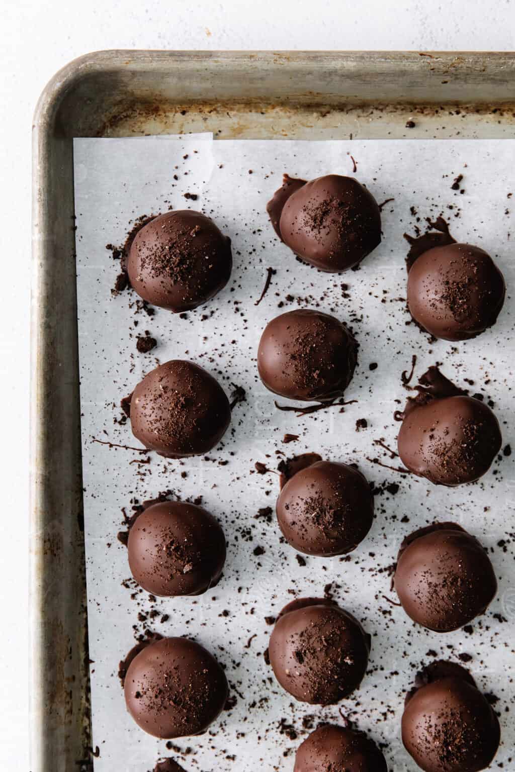 4 Ingredient Oreo Truffle Balls l A Farmgirl's Dabbles