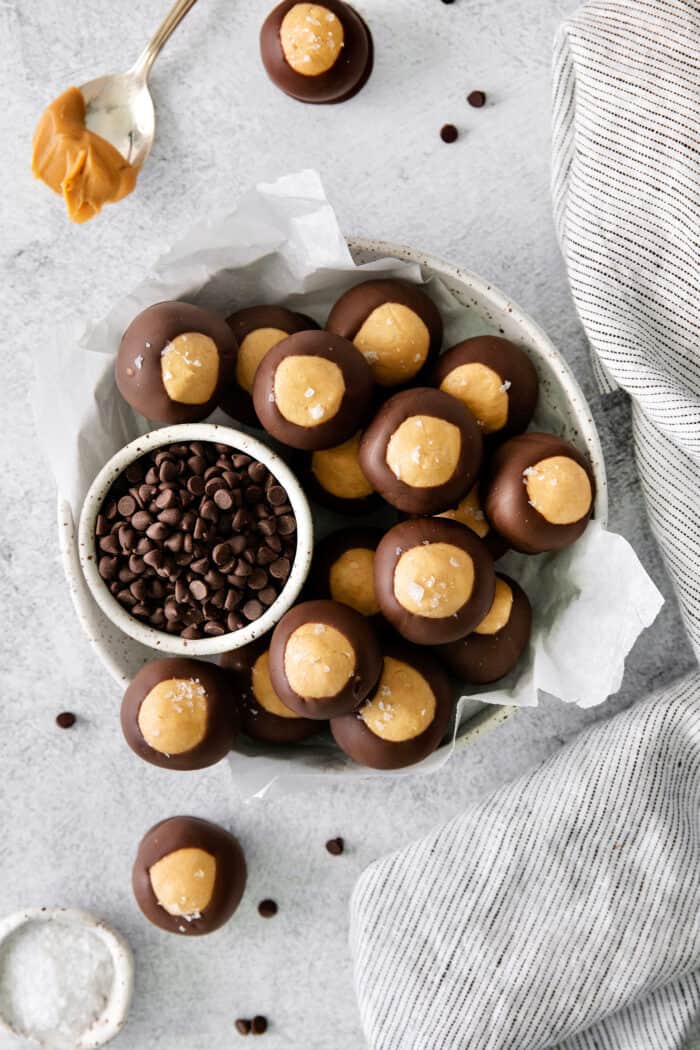 Easy Homemade Buckeyes l A Farmgirl's Dabbles