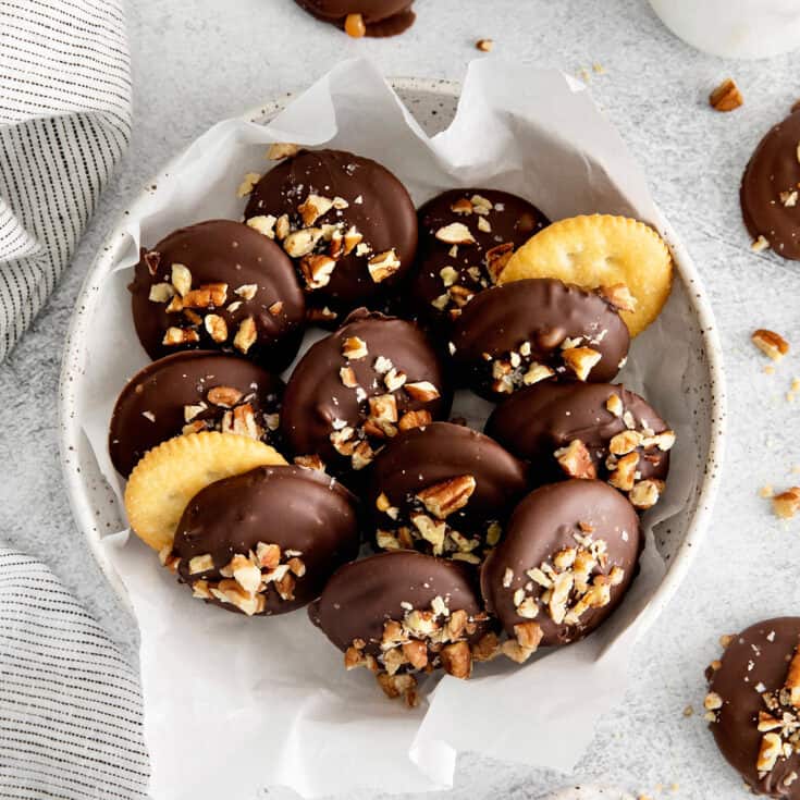 Ritz Turtles (Ritz Cracker Caramel Cookies) l A Farmgirl's Dabbles