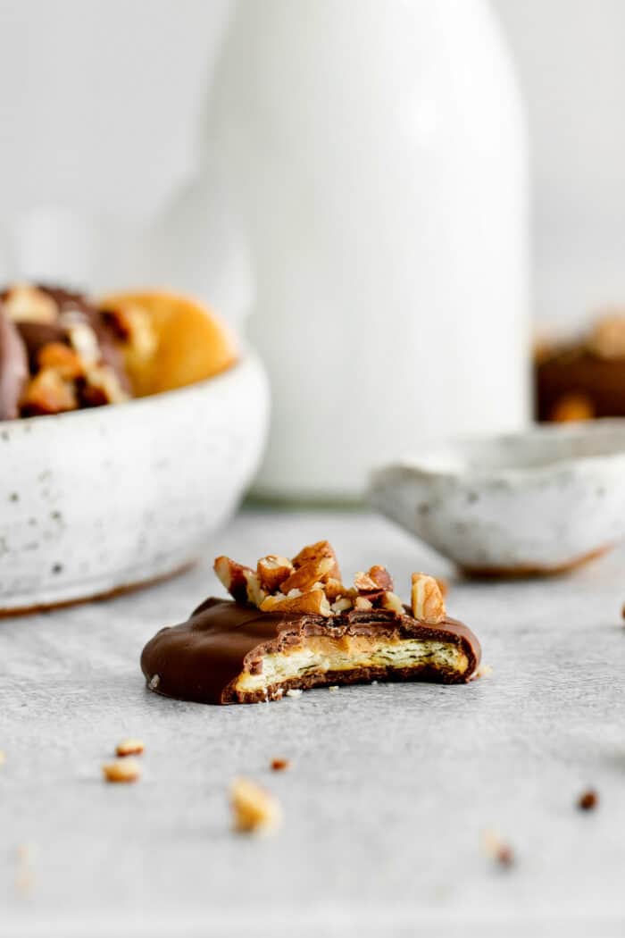 Ritz Turtles (Ritz Cracker Caramel Cookies) l A Farmgirl's Dabbles