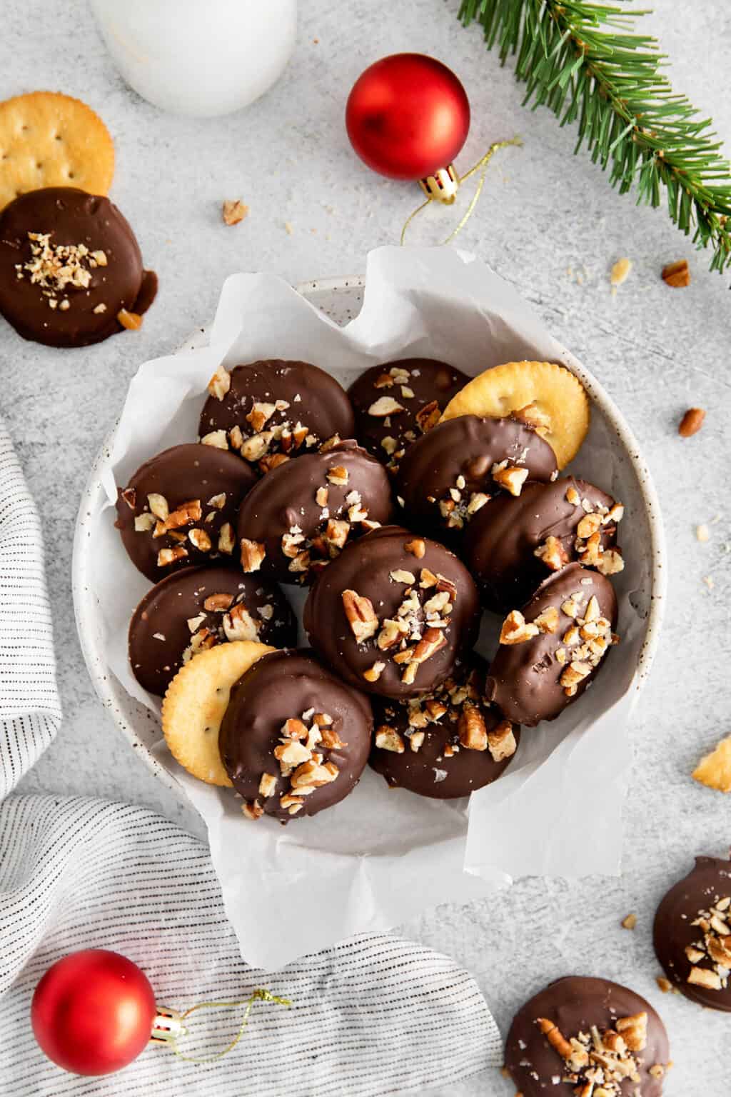 Ritz Turtles (Ritz Cracker Caramel Cookies) l A Farmgirl's Dabbles