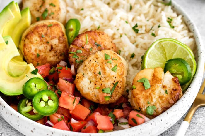 Easy Tex-Mex Scallop Rice Bowls l A Farmgirl's Dabbles