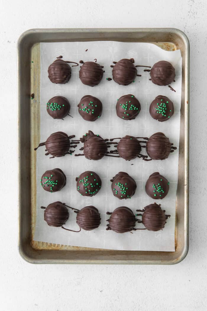 Easy Thin Mint Truffles l A Farmgirl's Dabbles