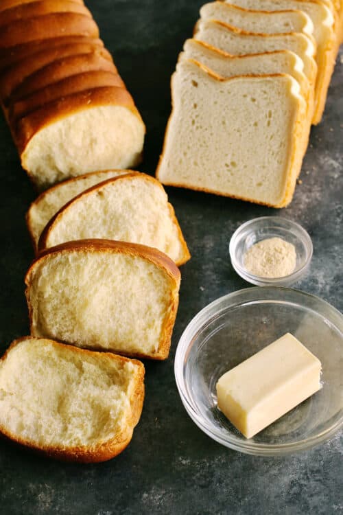 Easy Texas Toast Garlic Bread l A Farmgirl's Dabbles