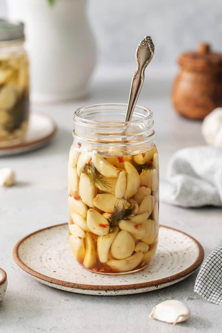 Quick & Easy Pickled Garlic l A Farmgirl's Dabbles