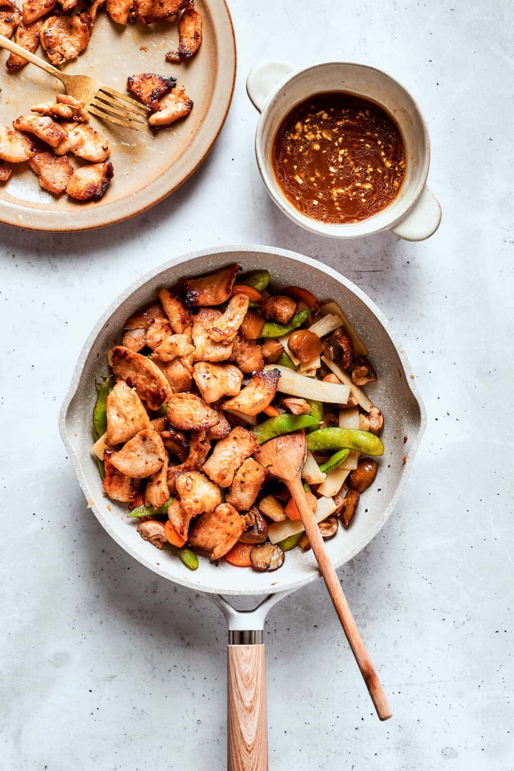 Moo Goo Gai Pan (Easy Chicken & Mushrooms Dish!)