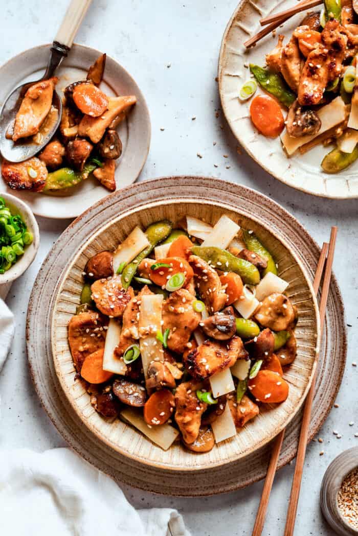 Moo Goo Gai Pan (Easy Chicken & Mushrooms Dish!)