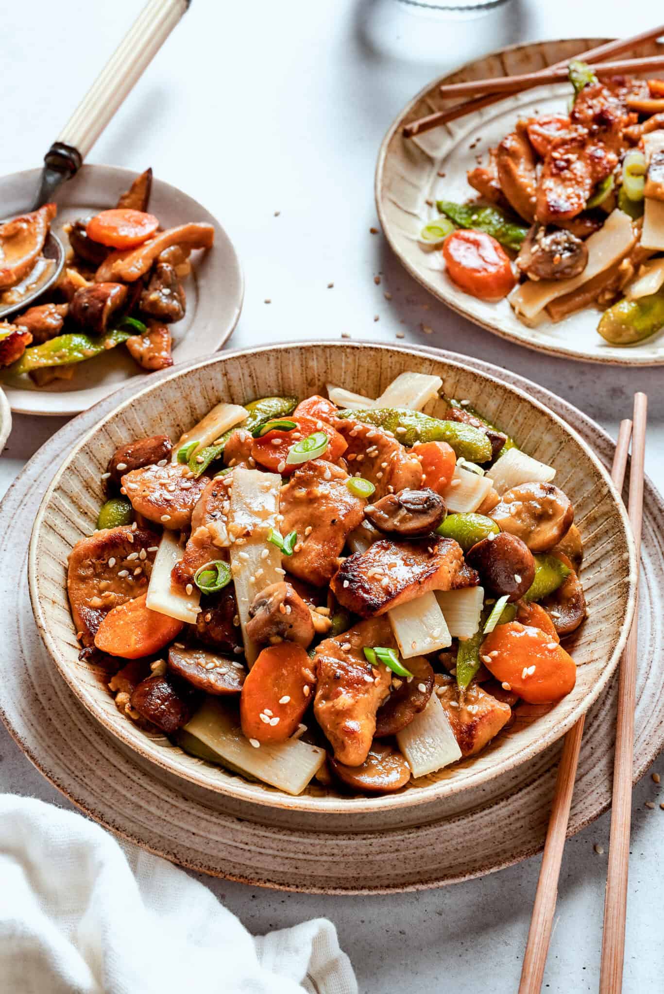 Moo Goo Gai Pan (Easy Chicken & Mushrooms Dish!)
